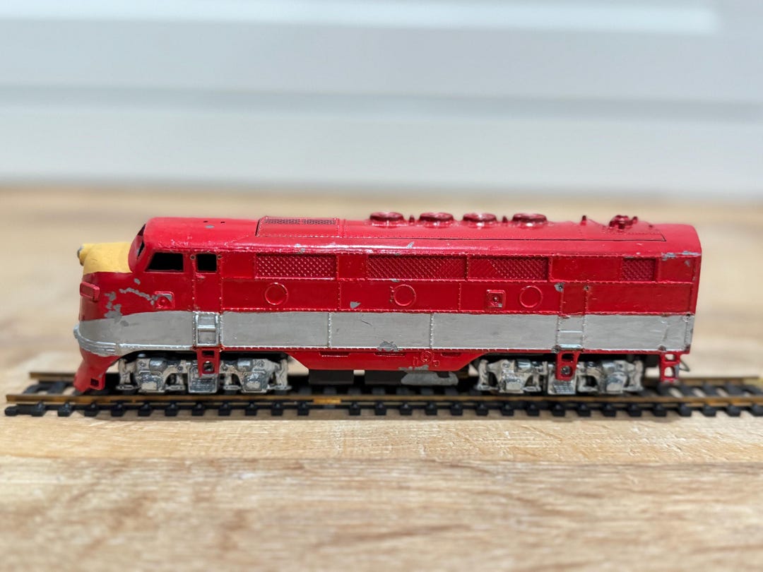 Vintage Varney HO Scale Santa Fe F3/F7 Locomotive | Warbonnet Livery ...