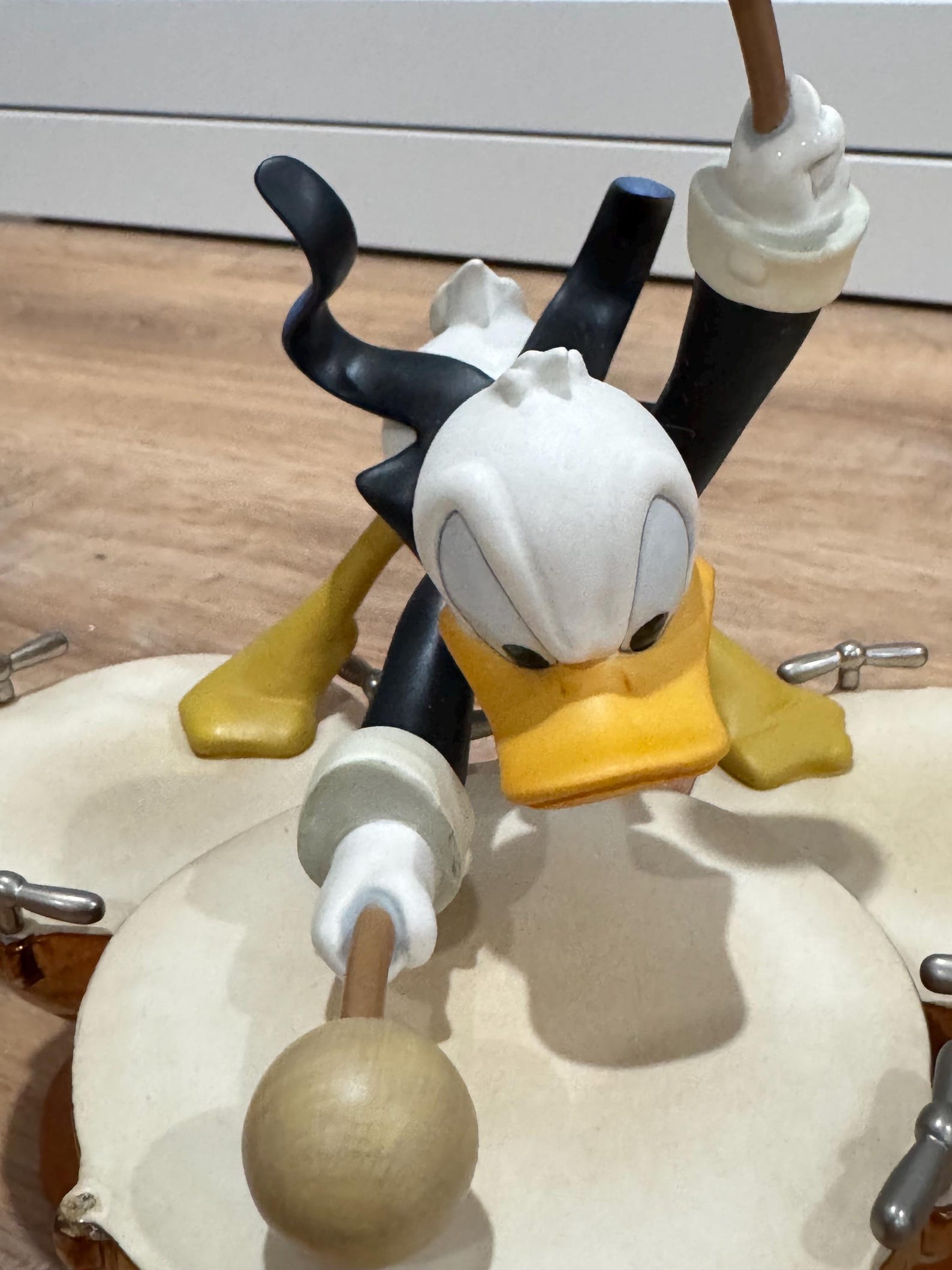Figura de porcelana de WDCC Donald Duck Timpani Tremor Symphony Hour ...
