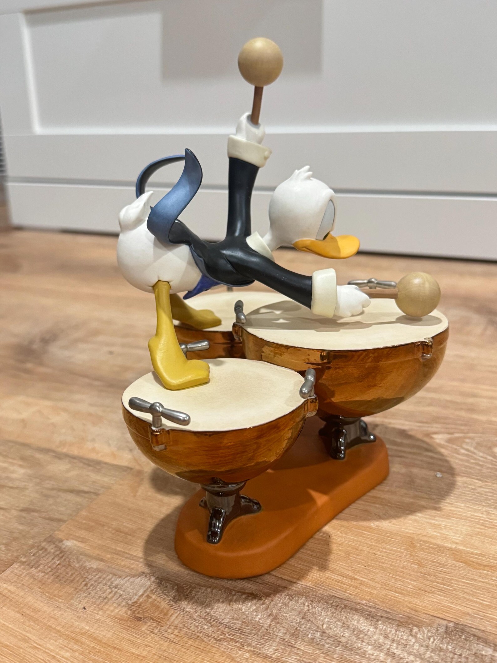 Figura de porcelana de WDCC Donald Duck Timpani Tremor Symphony Hour ...