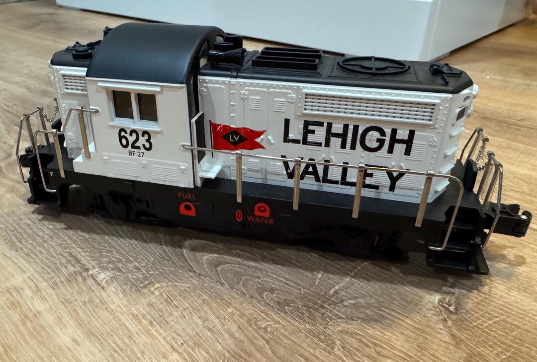 RMT Lehigh Valley BEEP Diesel Locomotive #623 | O Gauge Model Train ...