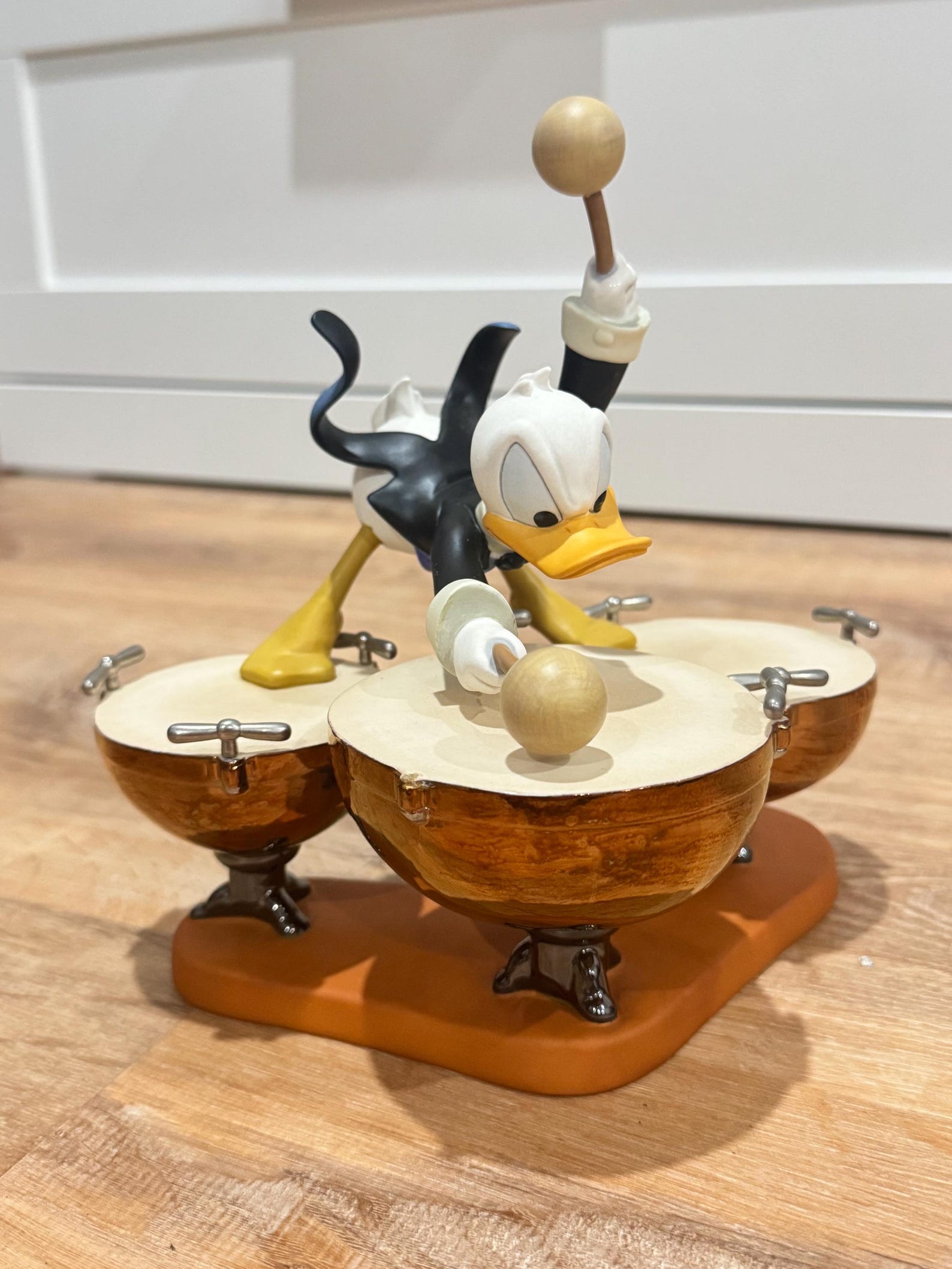 Figura de porcelana de WDCC Donald Duck Timpani Tremor Symphony Hour ...