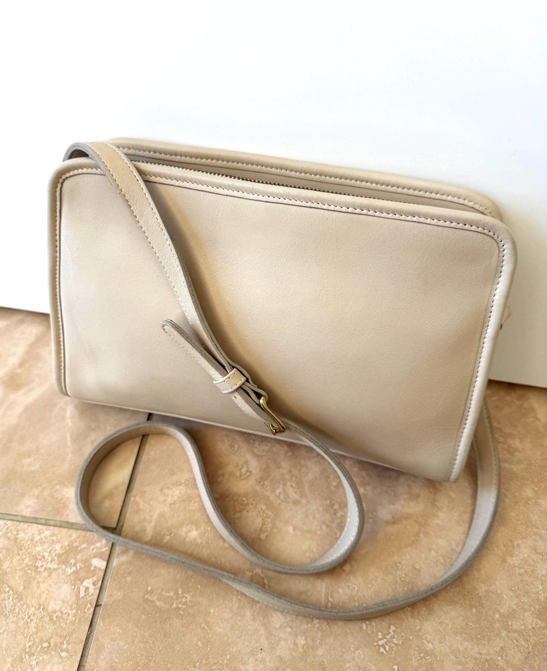 COACH Vintage Sutton Zip Bag in Full Grain Bone Leather - Made in Costa ...