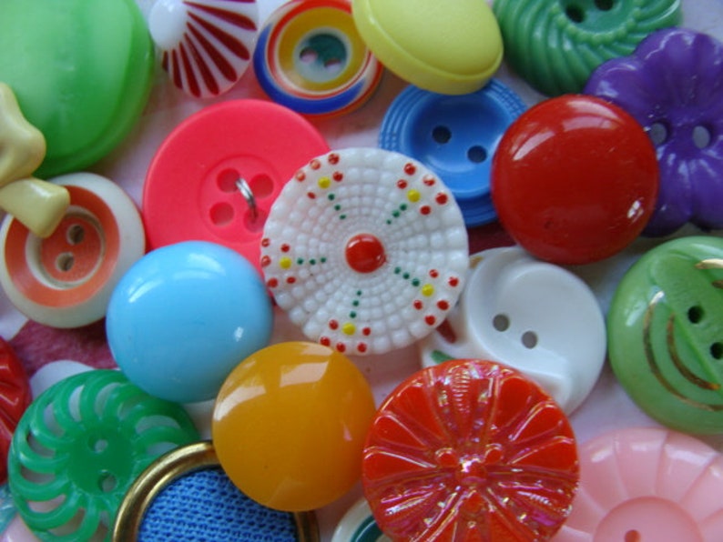 2 Dozen Vintage Buttons Beautiful Happy Colorful Bright Vintage Buttons ...