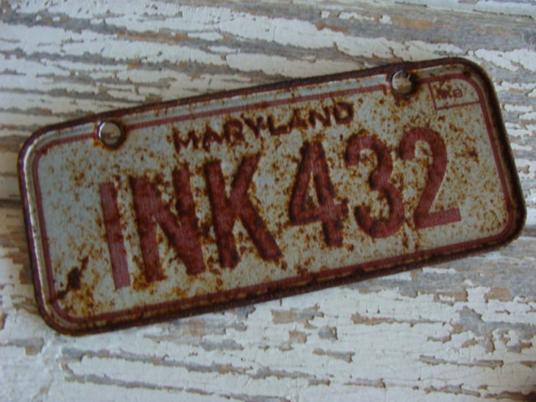 One Beautifully Aged Vintage License Plate From 1970s Great for Junk ...