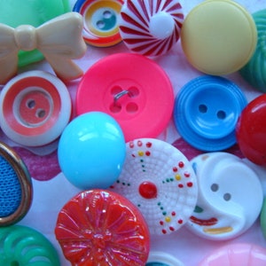 2 Dozen Vintage Buttons Beautiful Happy Colorful Bright Vintage Buttons ...