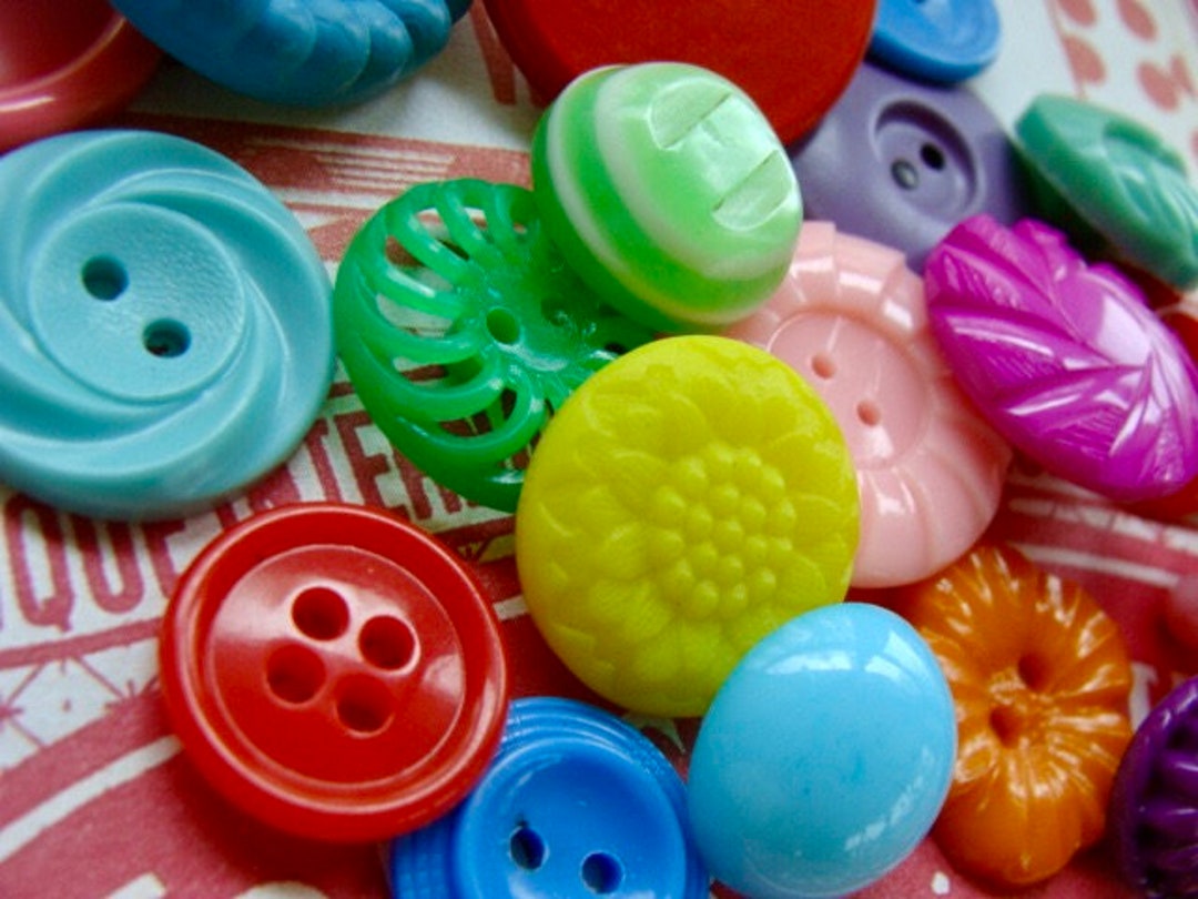 2 Dozen Vintage Buttons Beautiful Happy Colorful Bright Vintage Buttons ...