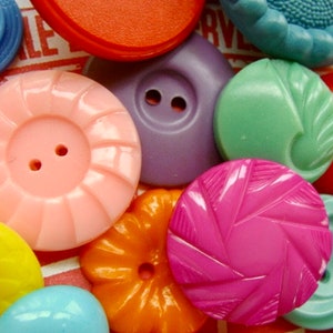 2 Dozen Vintage Buttons Beautiful Happy Colorful Bright Vintage Buttons ...