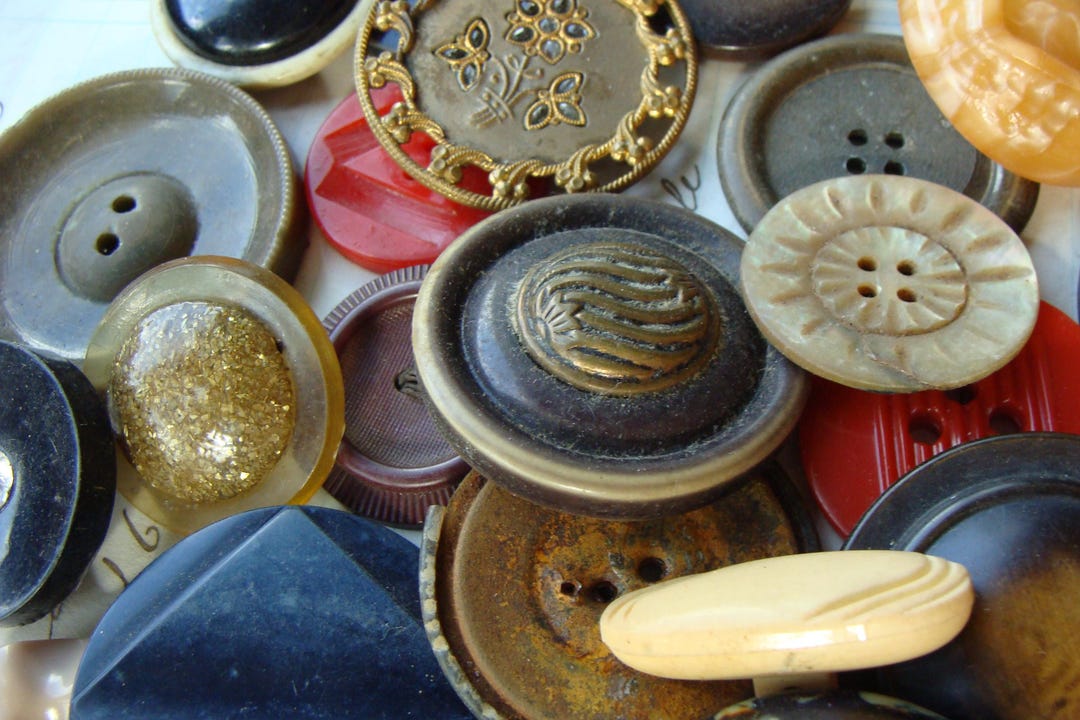 2 Dozen Plus Antique and Vintage Large Buttons Mixed Vintage Buttons ...