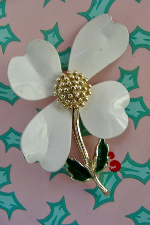Vintage white flower brooch - Gem