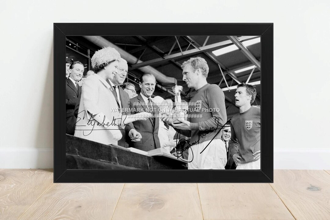 1966 World Cup Queen Elizabeth Bobby Moore Signed Printed Autograph ...