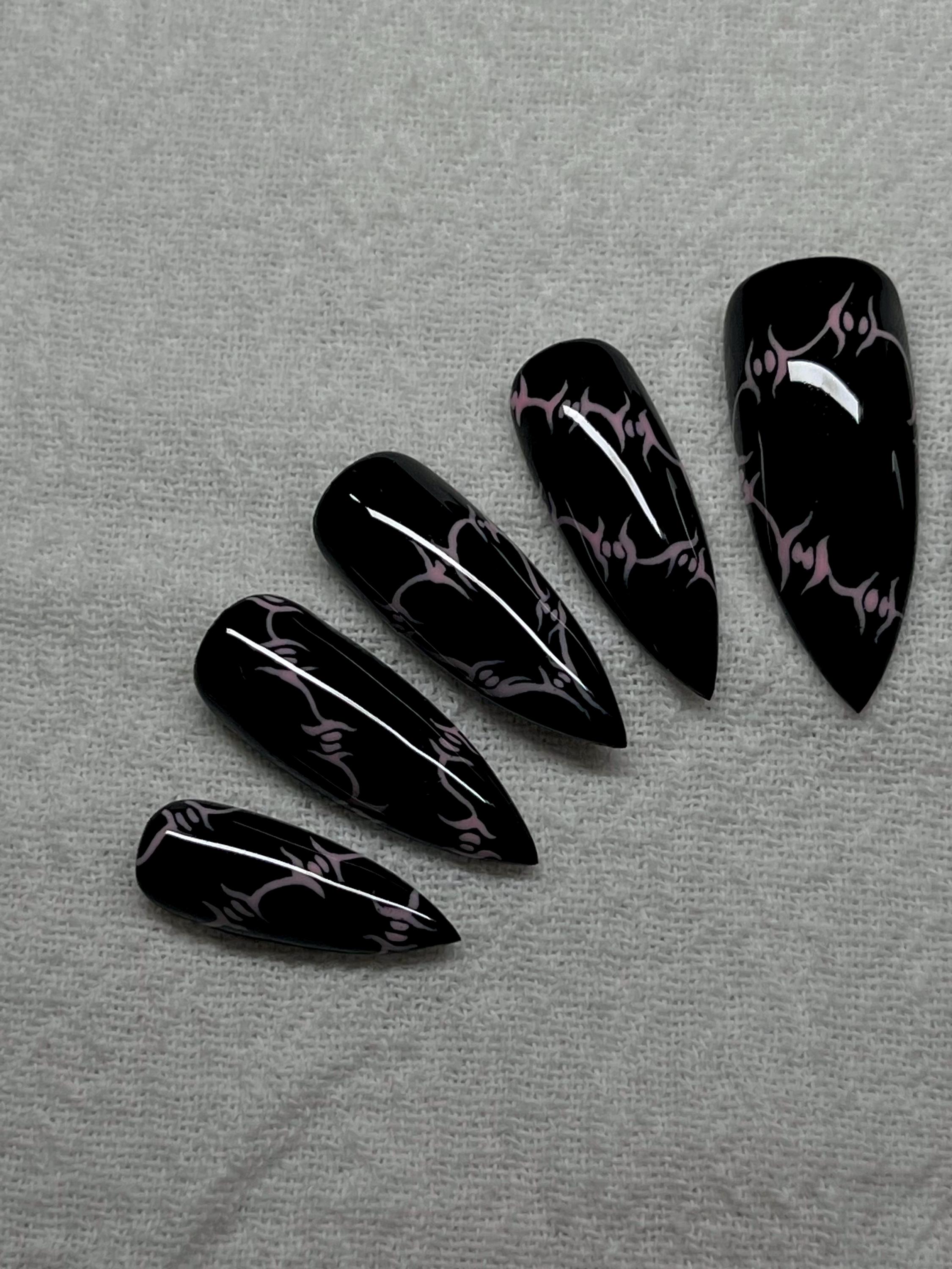 Barbed Wire Heart Press on Nails ~ - Etsy