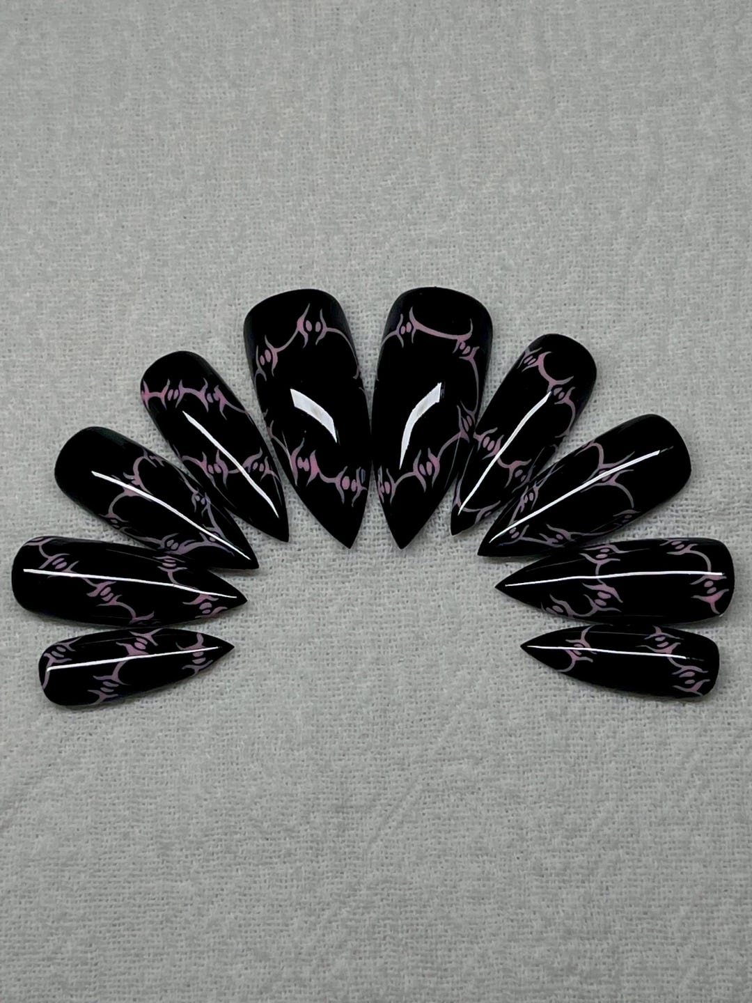 Barbed Wire Heart Press on Nails ~ - Etsy