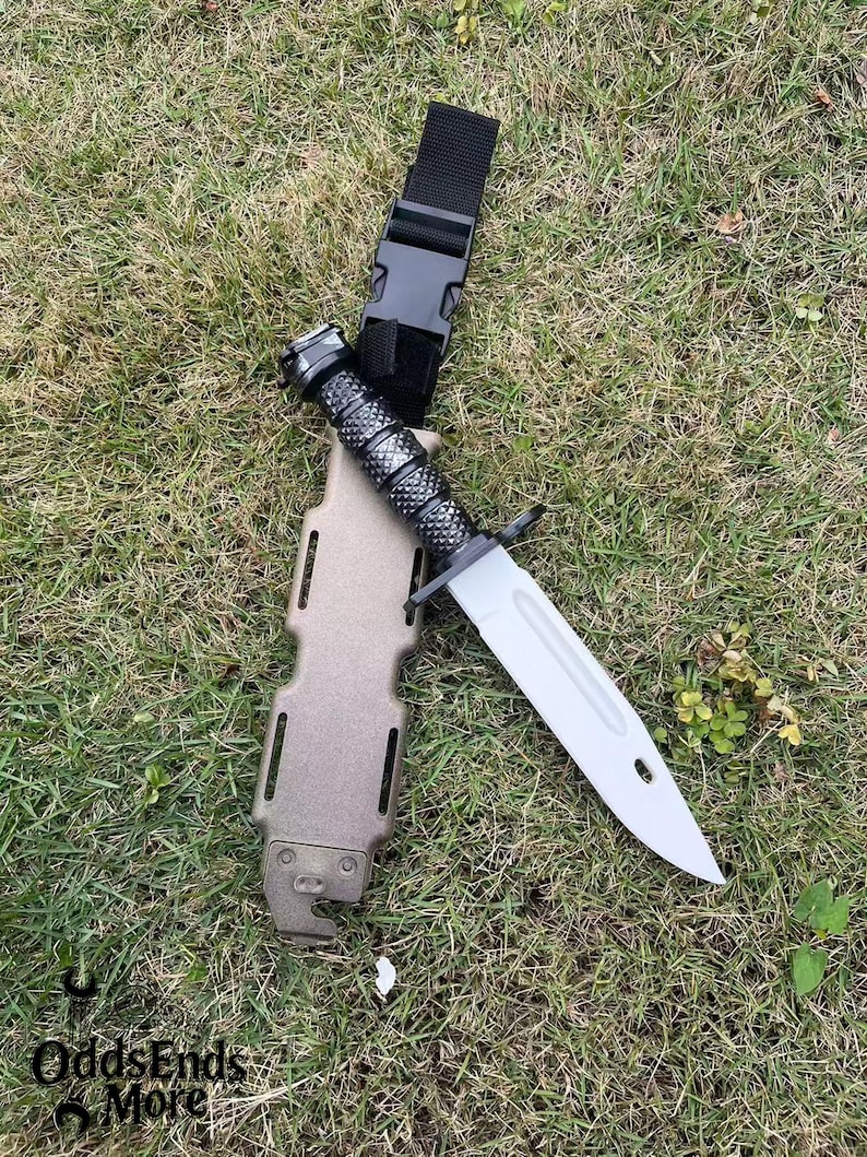 Leon Kennedy Knife & Leather Holster Set | 1:1 Scale Handmade Cosplay ...