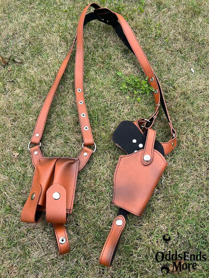 Leon Kennedy Knife & Leather Holster Set | 1:1 Scale Handmade Cosplay ...