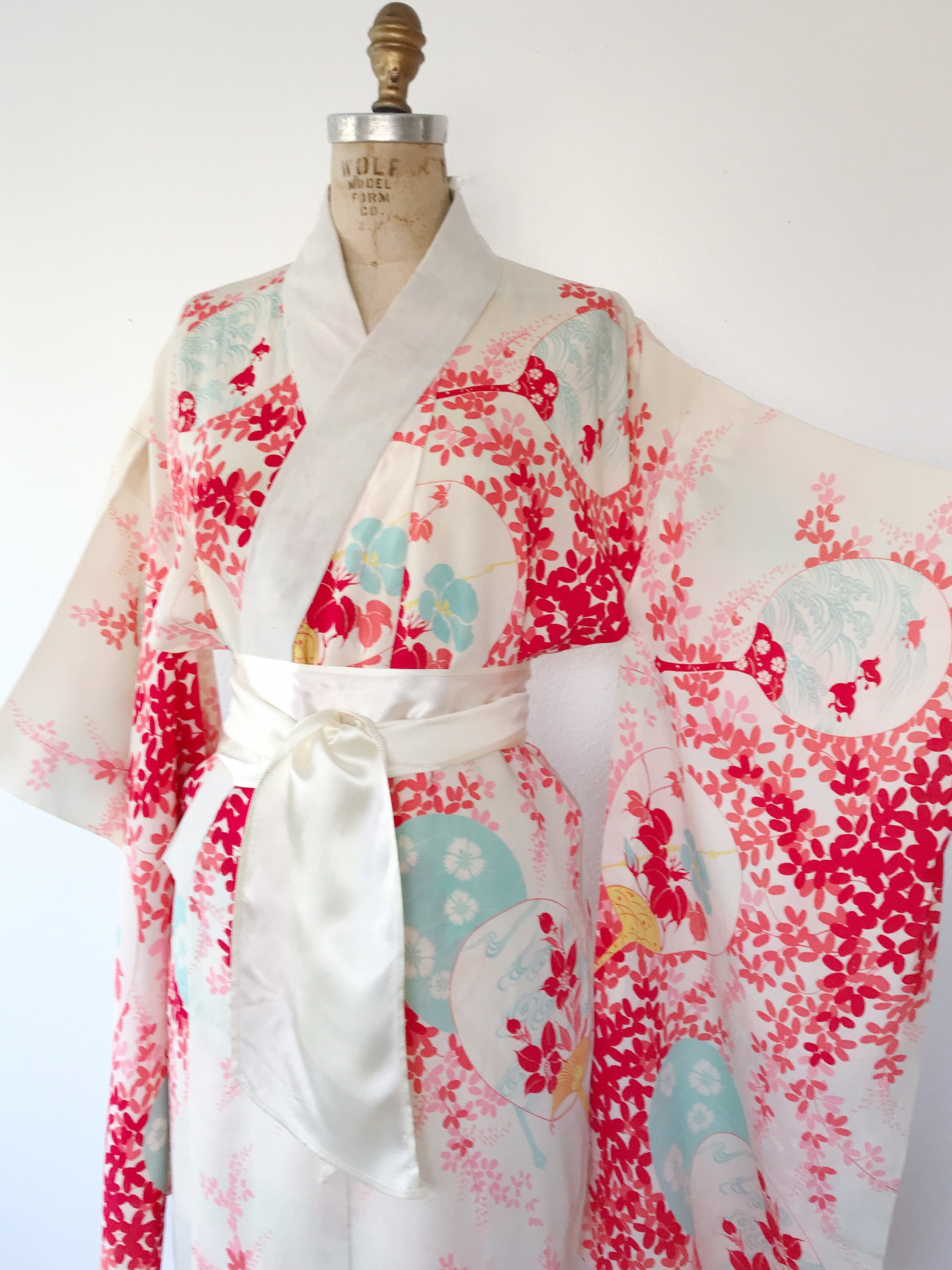 vintage kimono robe / vintage silk kimono / 1940s Wisteria Juban