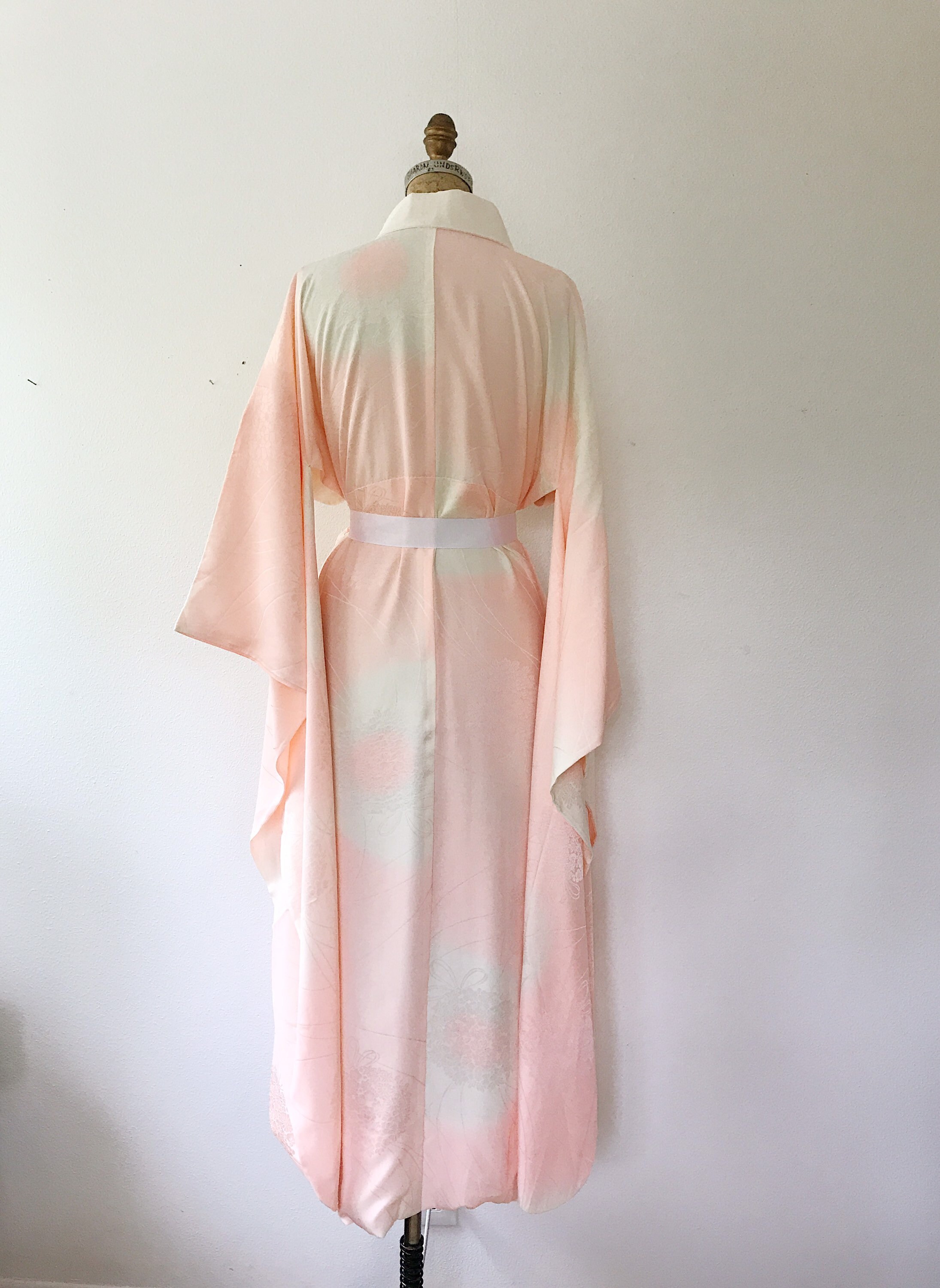 vintage kimono robe / vintage silk kimono / Pink Silk Furisode Juban