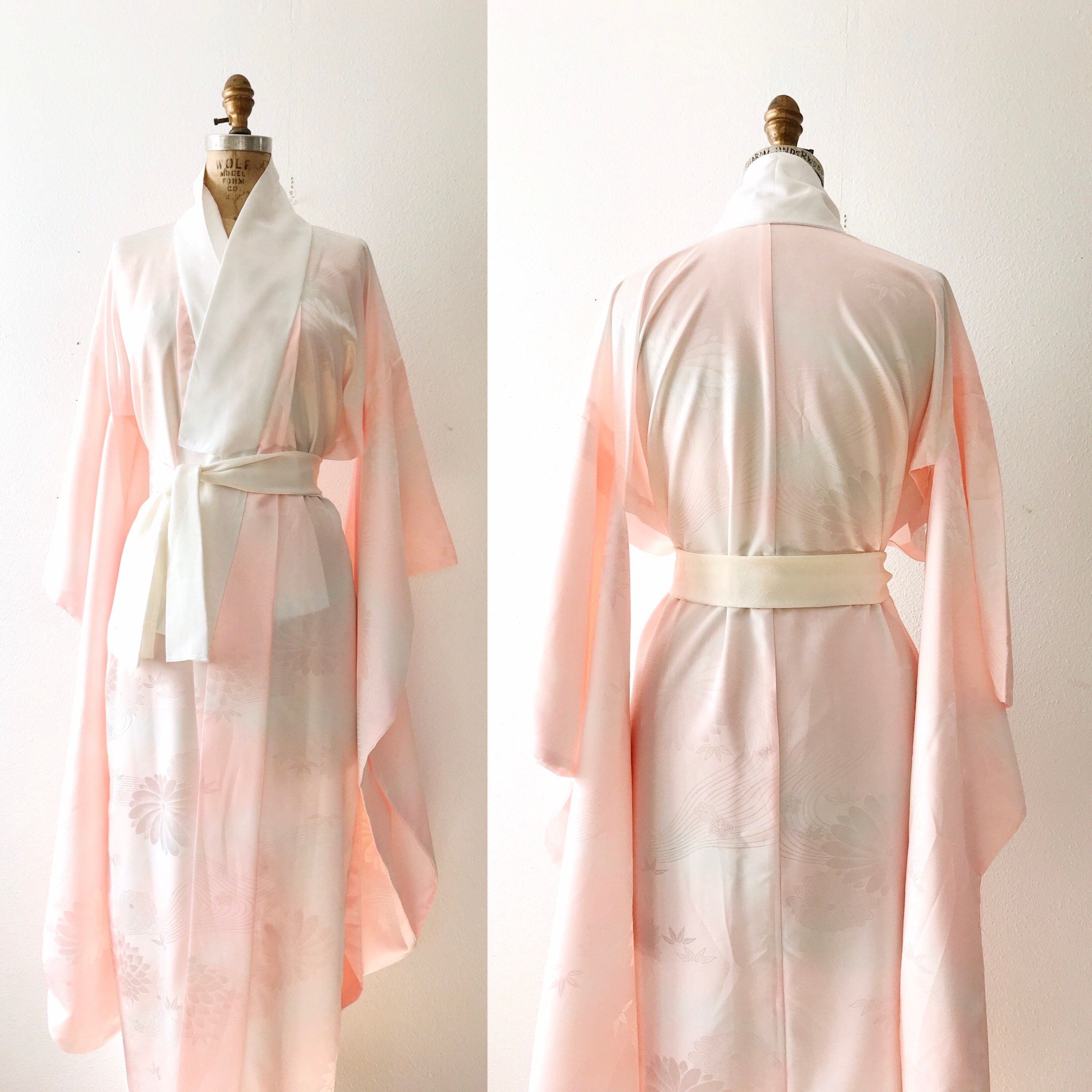 vintage kimono robe / vintage Juban kimono / Pink Furisode Juban