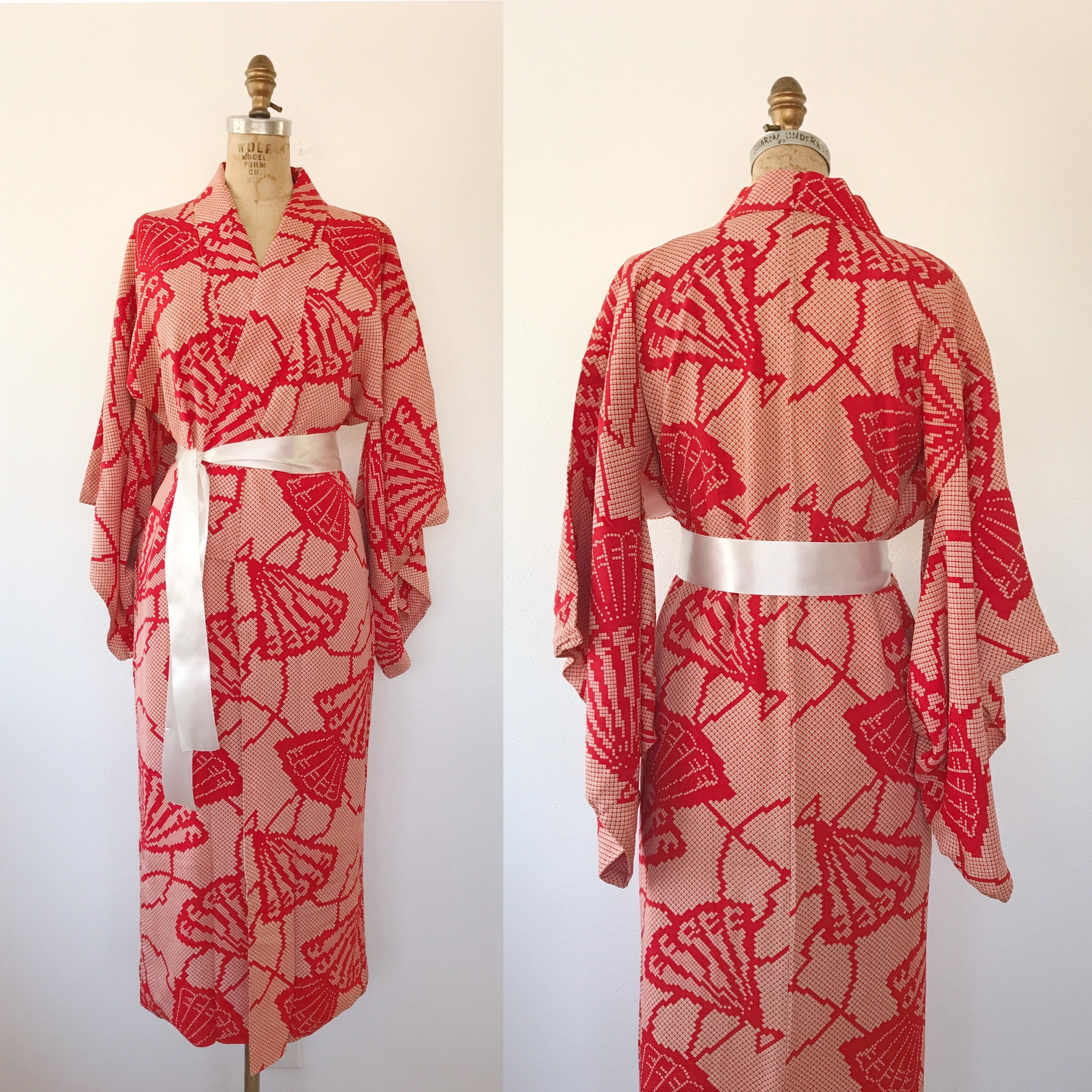 vintage kimono robe / vintage silk crepe kimono / Shibori Fan Juban kimono