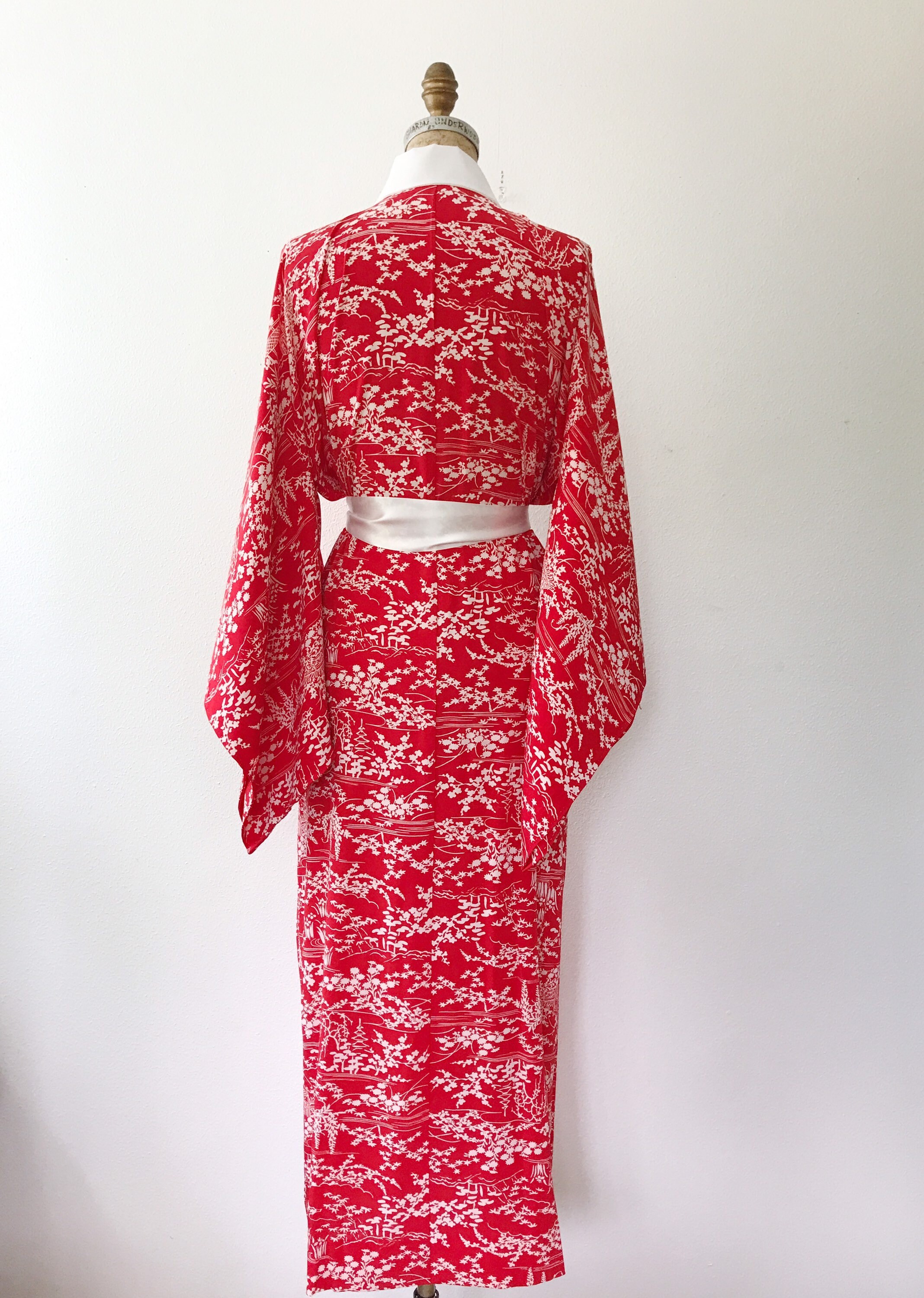 vintage kimono robe / vintage silk kimono / Willow Woods Juban
