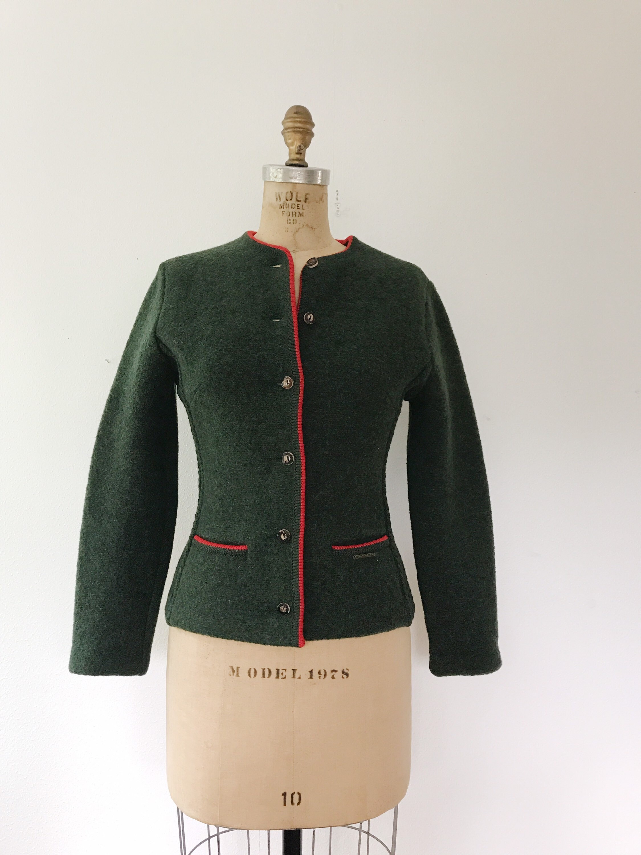 vintage outerwear sweater / vintage knit cardigan / Geiger sweater