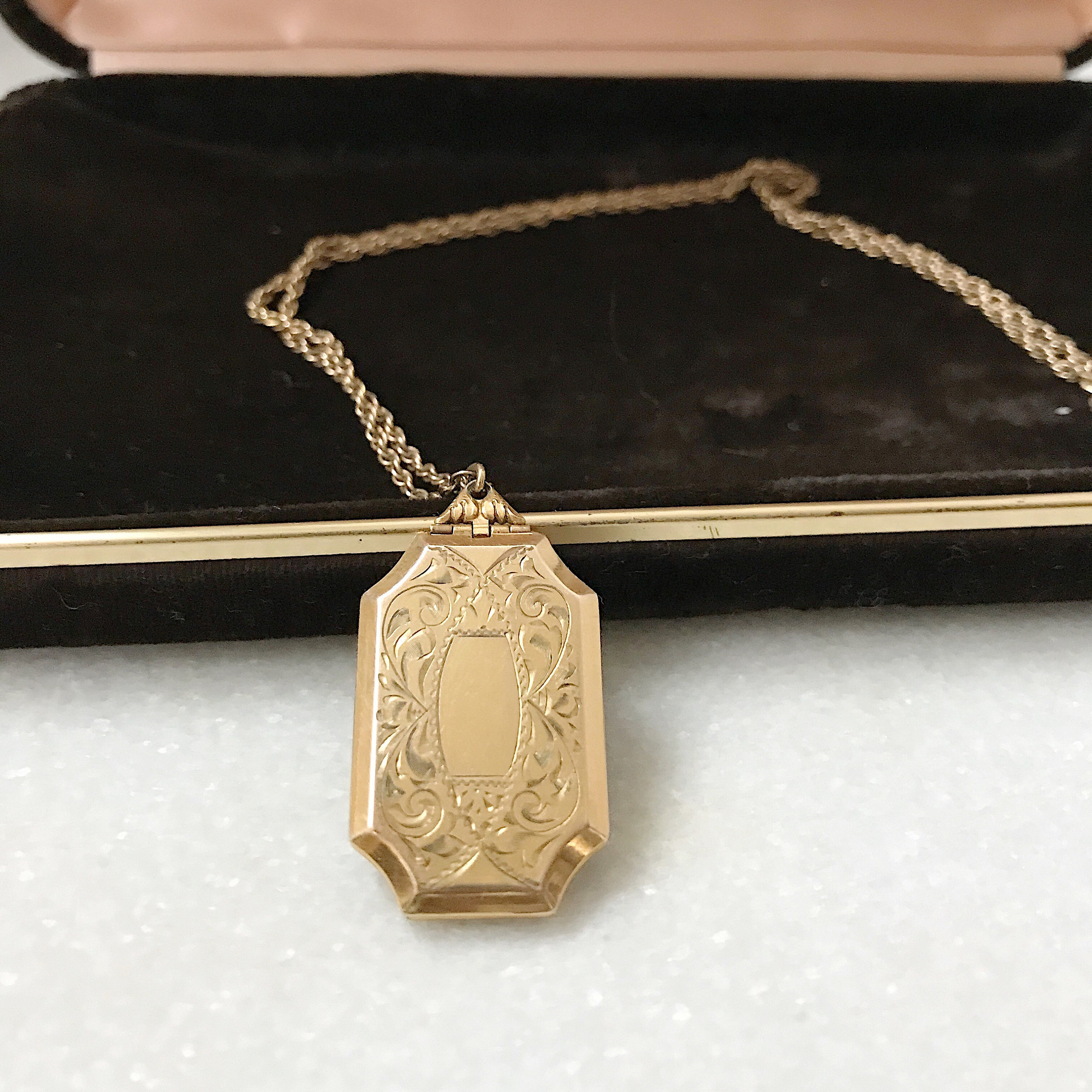 vintage locket / vintage 50s locket / Victorian Revival locket