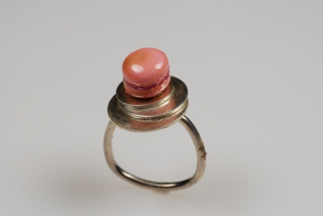 Pink Strawberry Macaron-topped Cake Ring - Etsy