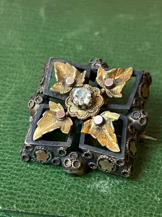 Victorian-era Vintage Mourning Pin with Copper, Brass… - Gem