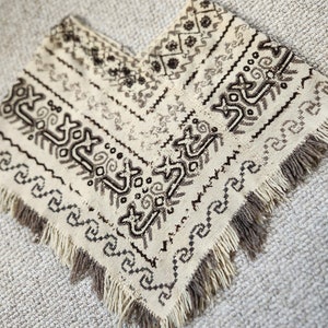 Amazingly Styled Vintage Boho Poncho in Poor Condition, OSFM, Boho Cape ...