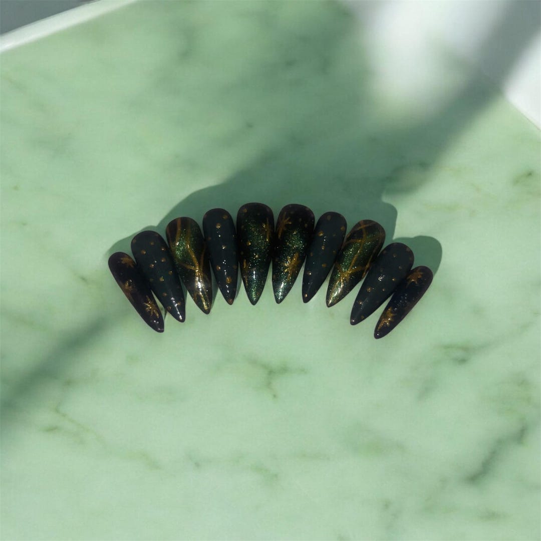 Elphaba Inspired Hand Painted Press on Nails, Medium Stiletto, Shape ...