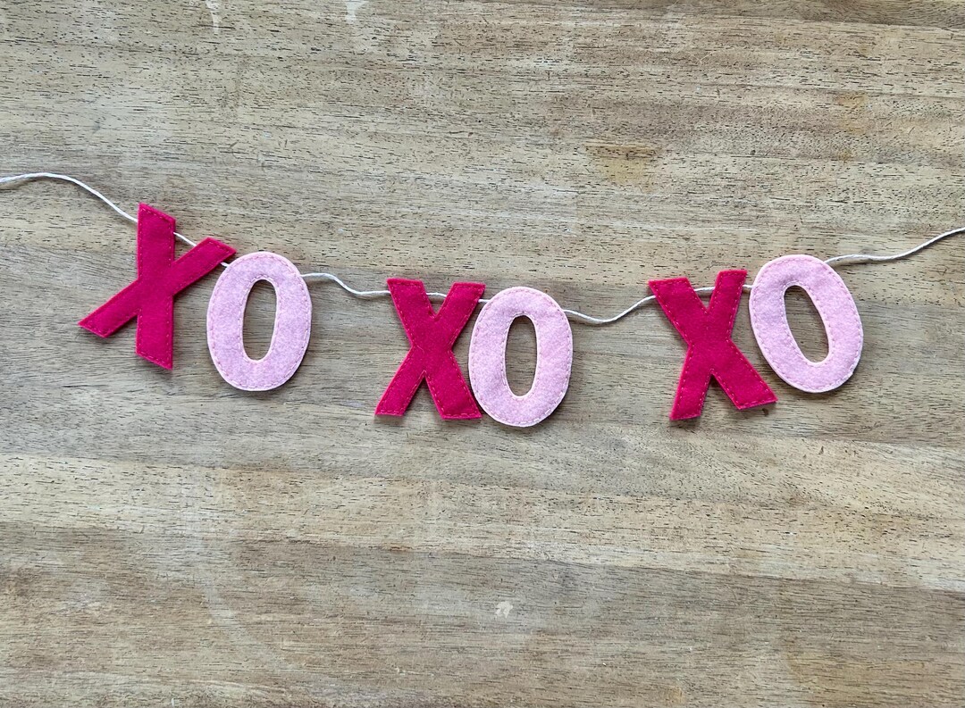 XO XO XO Felt Banner | Valentines Decor | Love Decor| Kiss Hug Kiss Hug ...