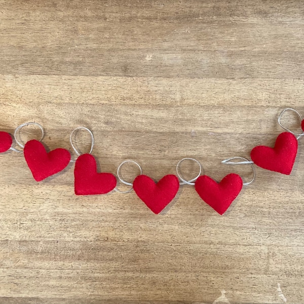 Red Heart Garland - Etsy