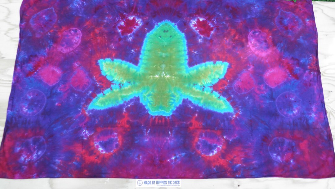 Cannabis Leaf Tie Dye Tapestry 31 dharma Trading Co. Size 44 X 72 A ...