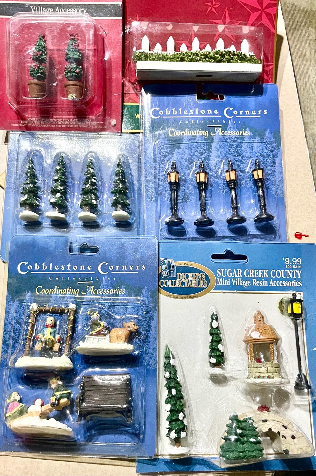 COBBLESTONE CORNERS Variety of Coordinating Miniatures Dollhouse Town ...