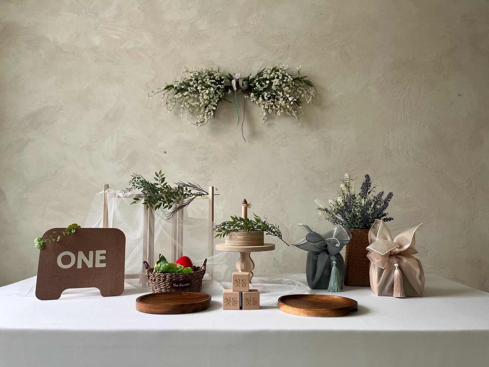 Modern Dohl Table, 100 Days Table, 1st Birthday Party Table With Free ...