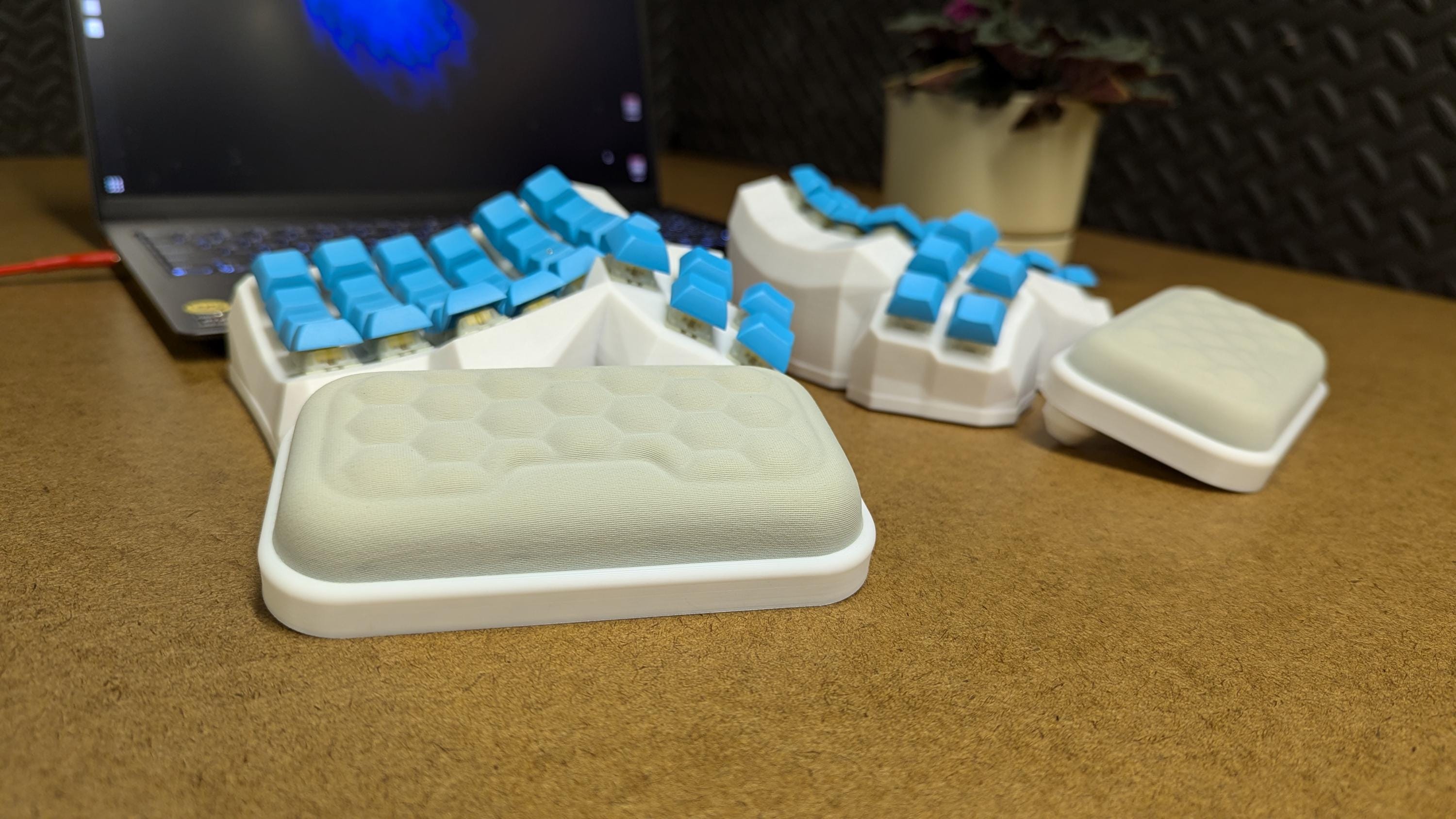 Adjustable Split Keyboard Wrist Rest With Adjustable Tenting / Height ...