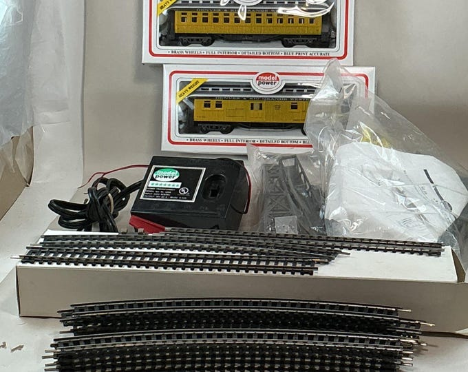 Model Power HO Scale Train Lot 3/cars-transformer-tracks-station ...