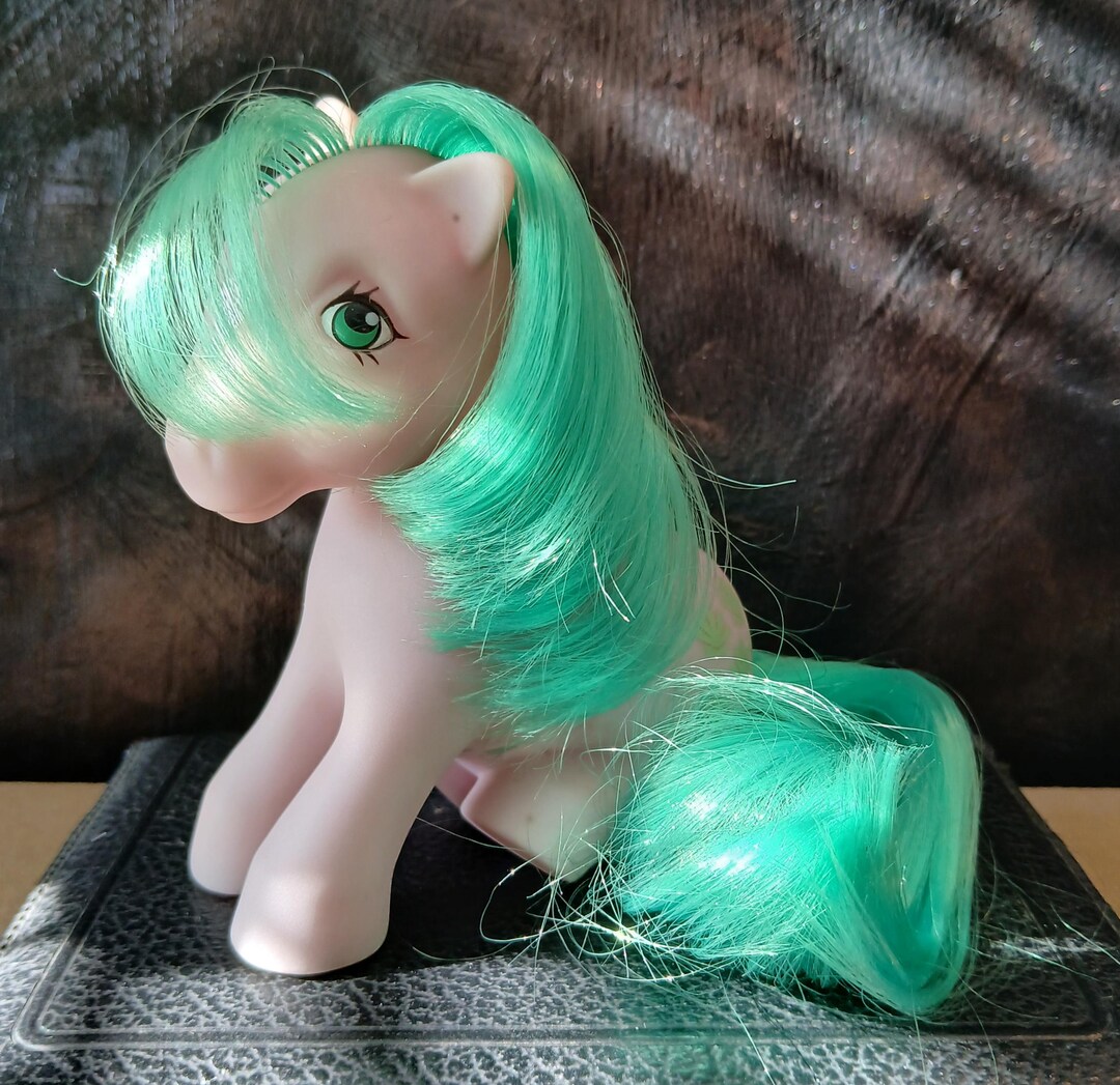 Vintage 1983 My Little Pony, Seashell G1, Sitting Gray With Green Hair ...