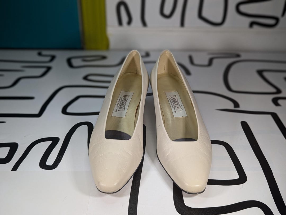 Off Beat Chic: Vintage Cream Colored 80s Pumps Sz 8M - Etsy