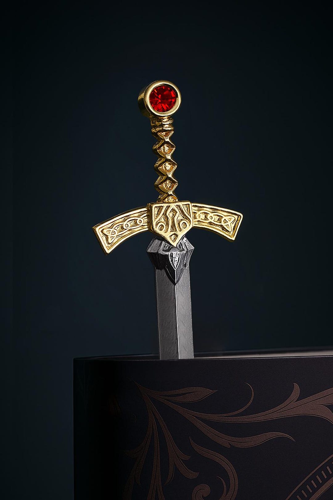 Throne of Glass Officially Licensed Goldryn Sword Bookmark, Sword ...