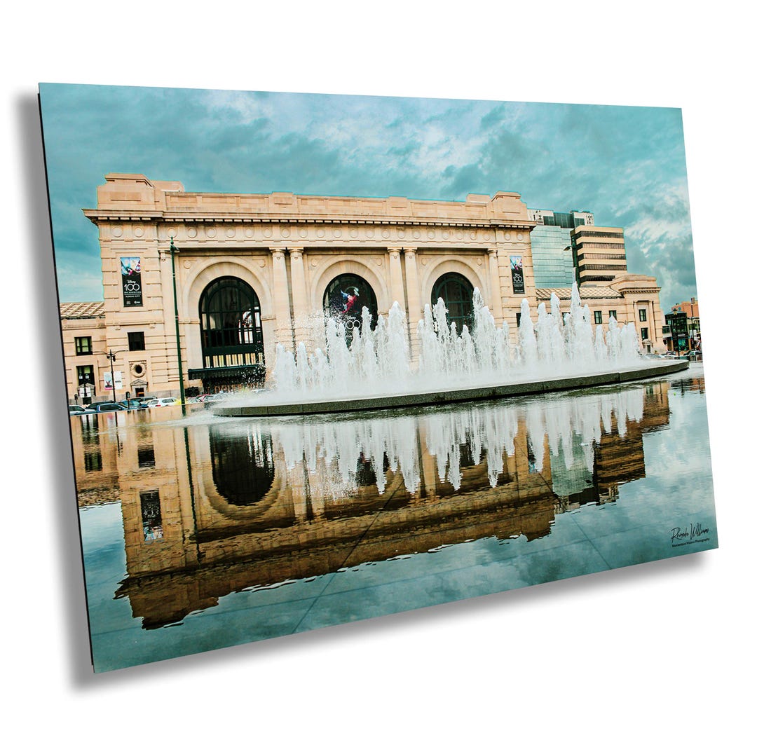 Kansas City Union Station Fountain Reflection Art Print - Etsy