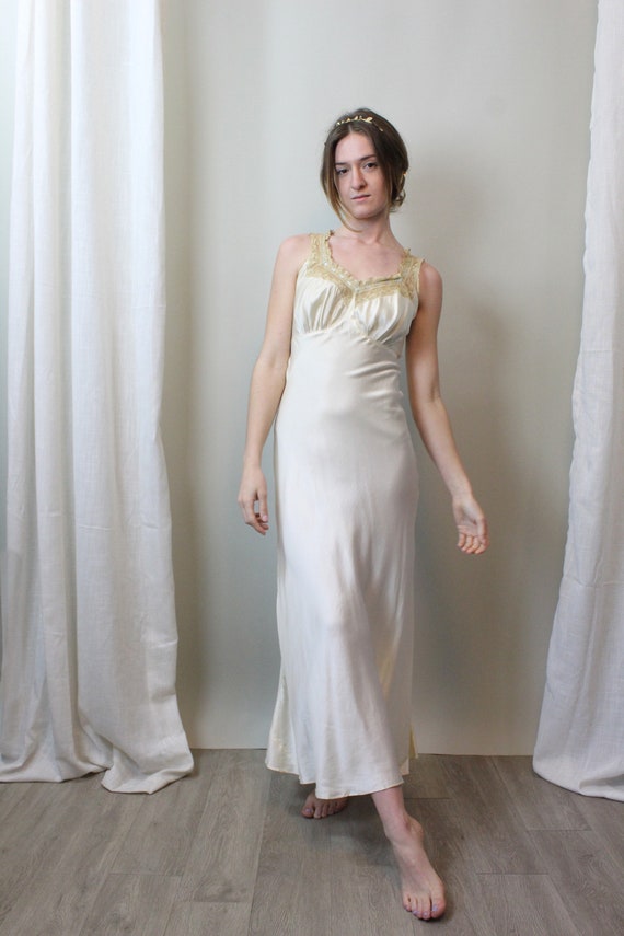1940s Bias Cut Lingerie Nightgown Small New Spring … Gem