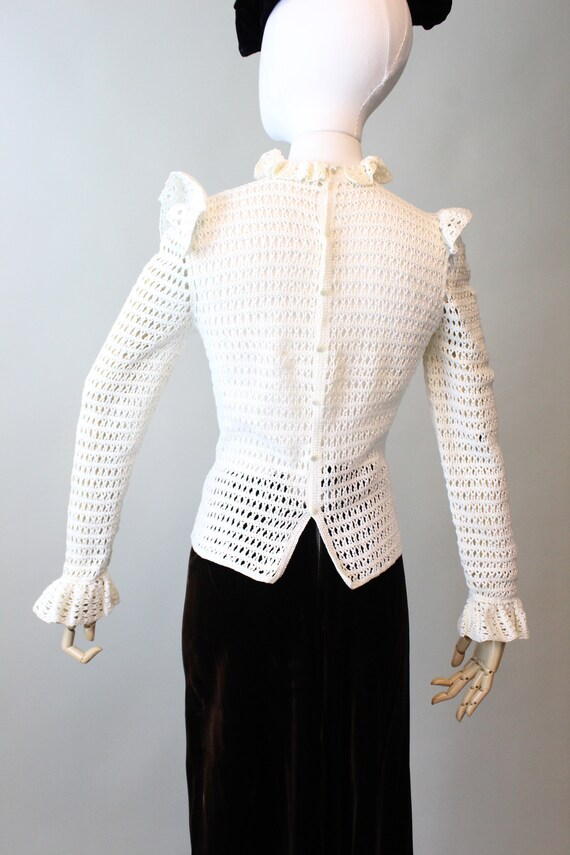 1970s COTTON CROCHET exaggerated shoulders blouse xs … - Gem