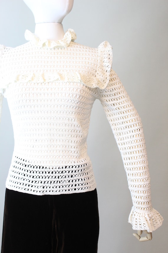 1970s COTTON CROCHET exaggerated shoulders blouse xs … - Gem