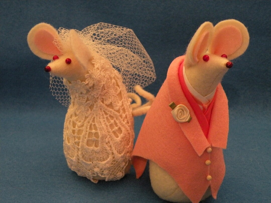 Mr and Mrs Mouse Wedding Cake Topper Soft Sculpture Wedding Decoration ...