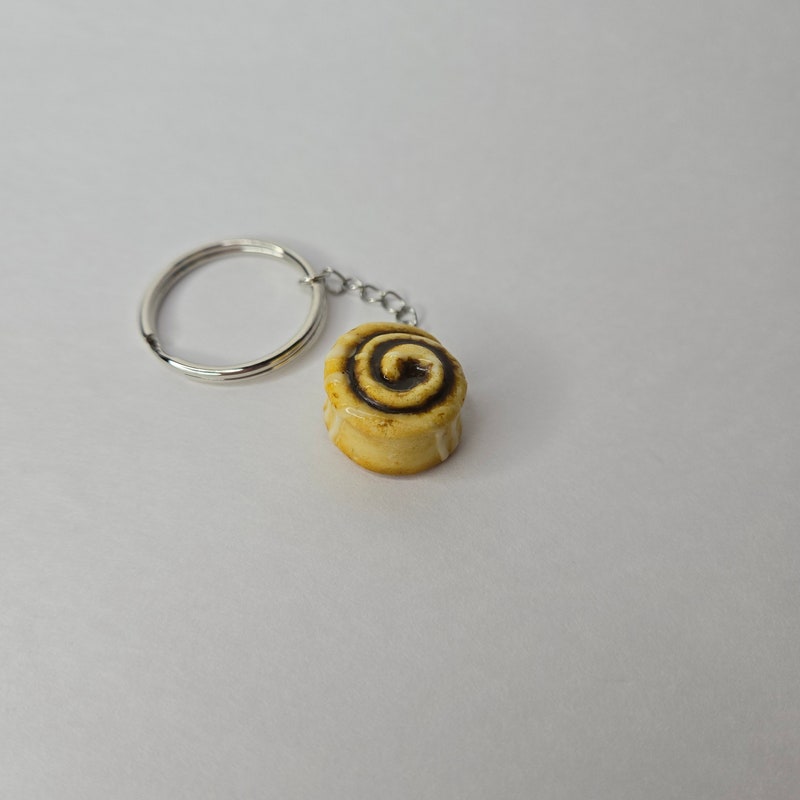 Cinnamon Roll Keychain - Etsy