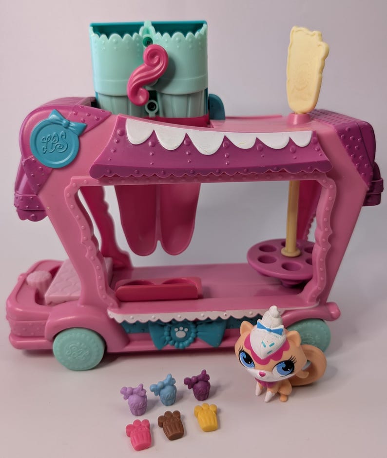 Hasbro - Littlest Pet Shop - LPS - Animal - Sweet Delights - Complete ...