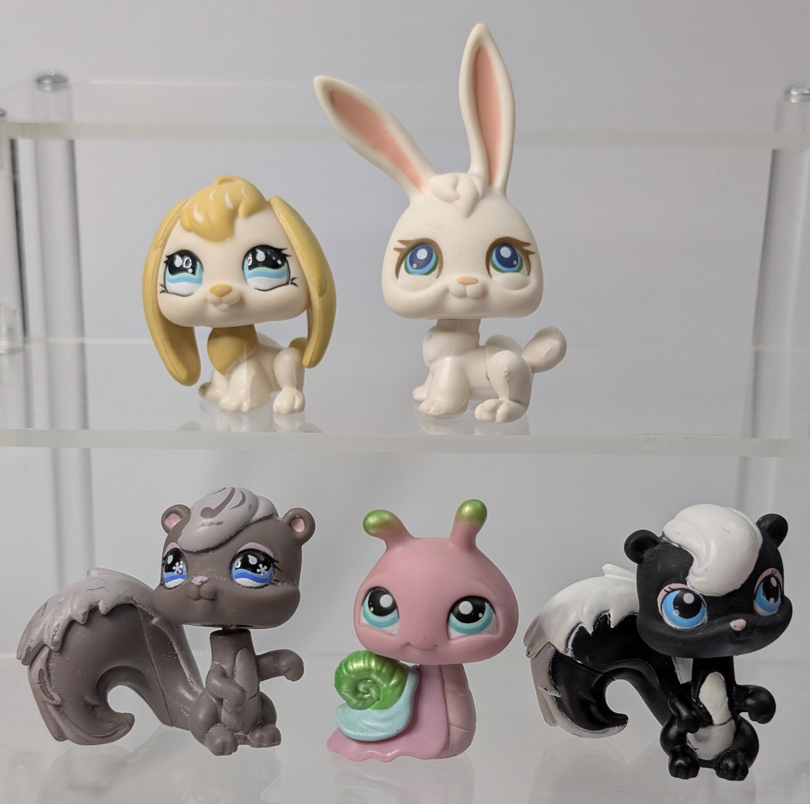 Hasbro - Littlest Pet Shop - LPS - Black Squirrel #85 - Grey Squirrel ...