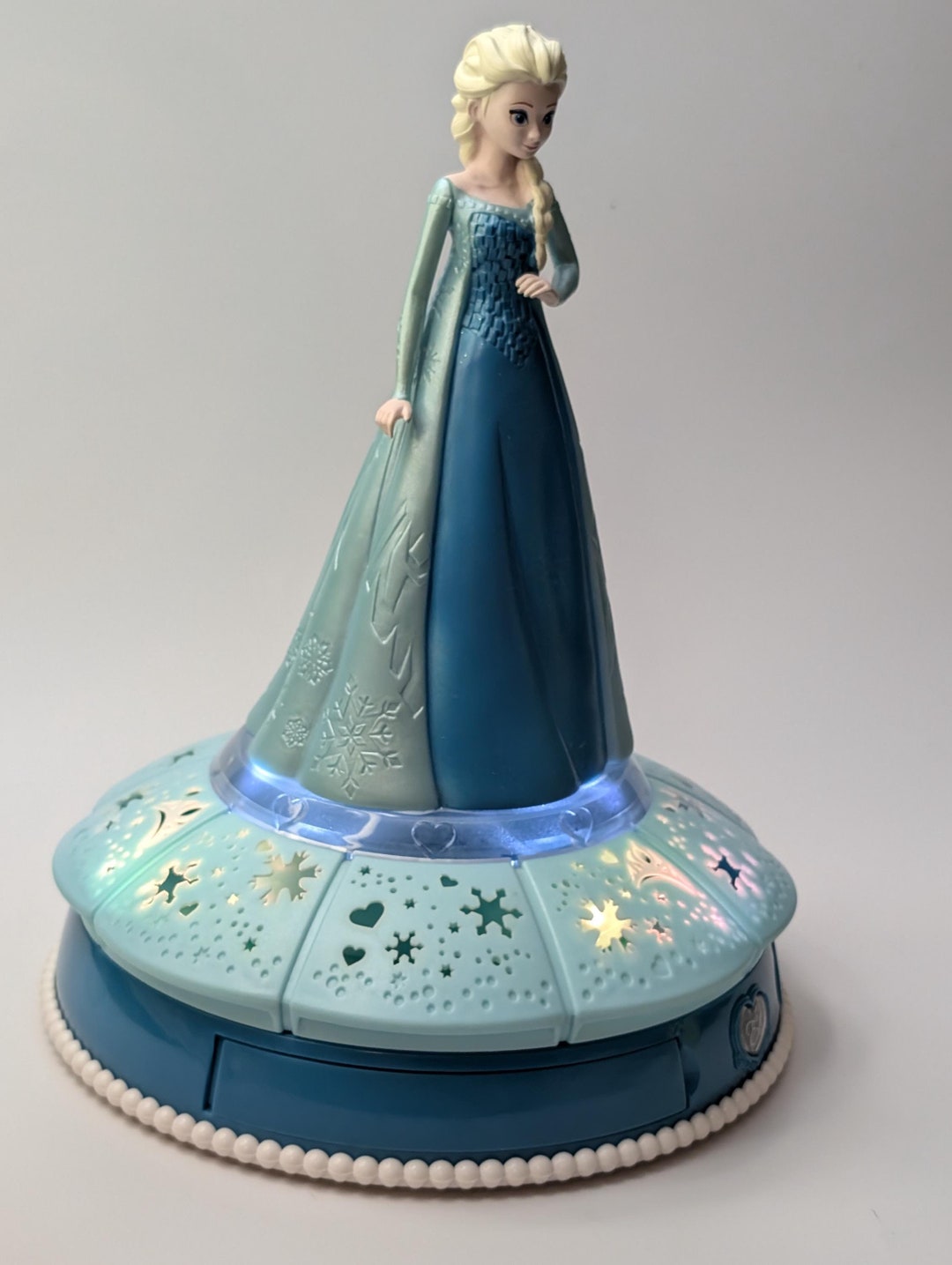 Disney Frozen Elsa Lights and Sounds Sings '' Let It Go'' French ...