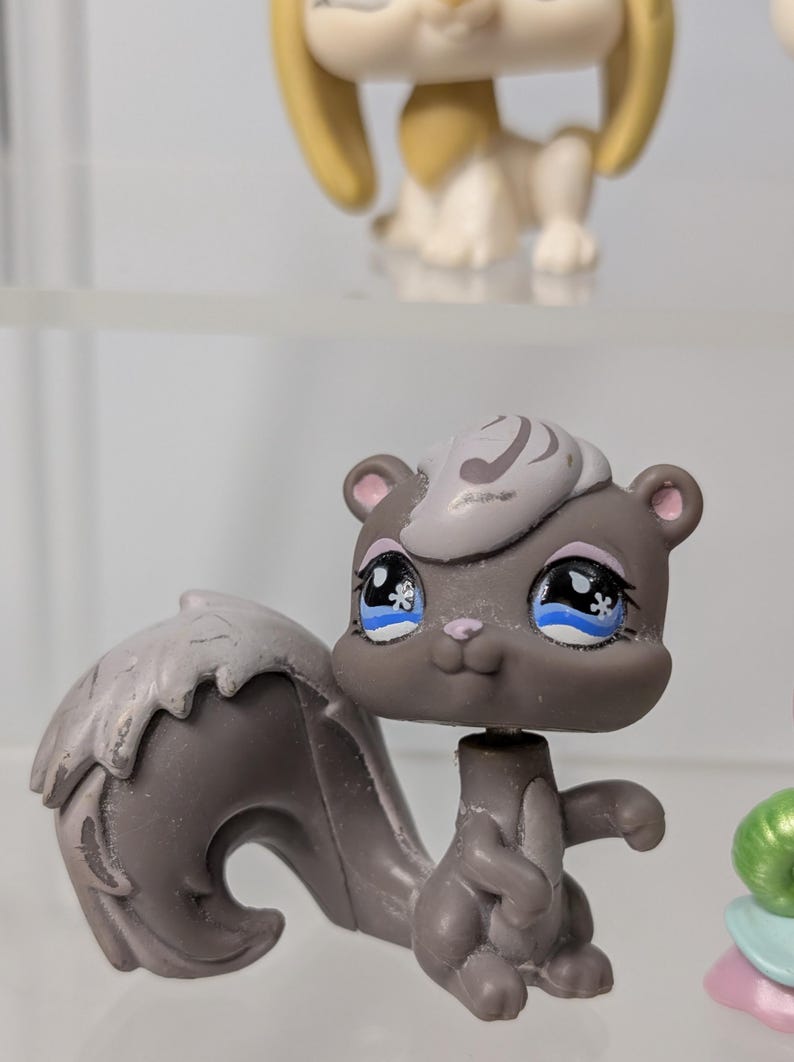 Hasbro - Littlest Pet Shop - LPS - Black Squirrel #85 - Grey Squirrel ...