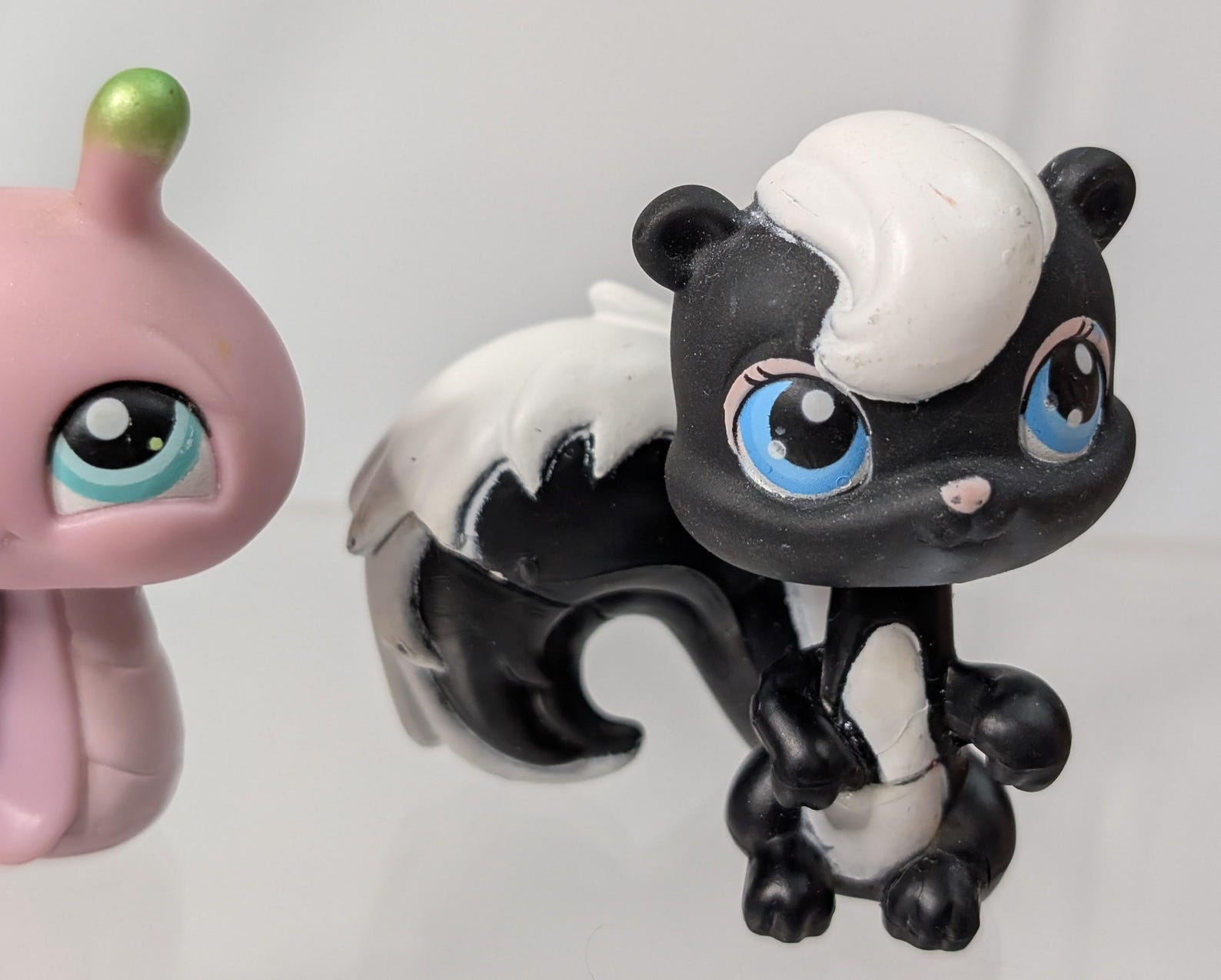 Hasbro - Littlest Pet Shop - LPS - Black Squirrel #85 - Grey Squirrel ...